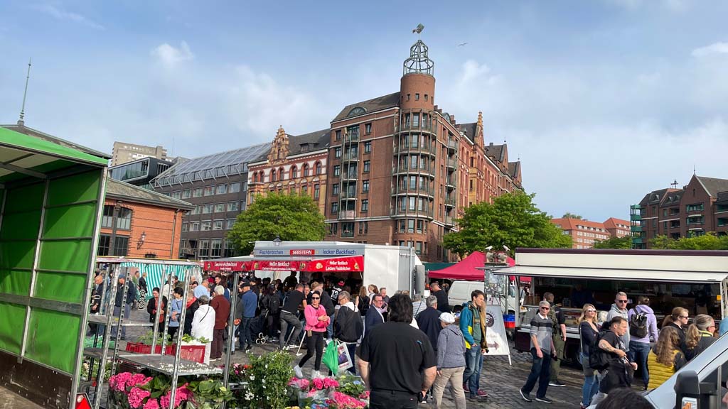 Sam and Marcus Hamburg Harbor Fish Market Adventure on SideQuest Oculus ...